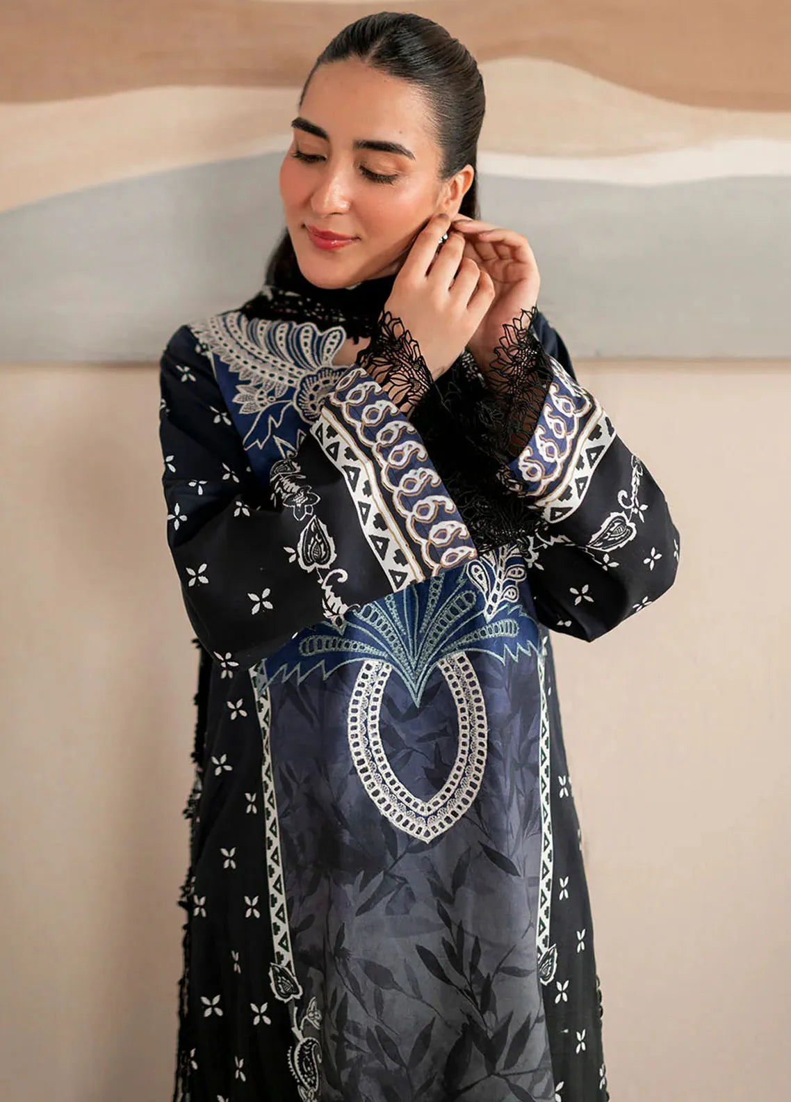 Selene By Roheenaz Embroidered Cambric Suit Unstitched 3 Piece RNZ24S ...