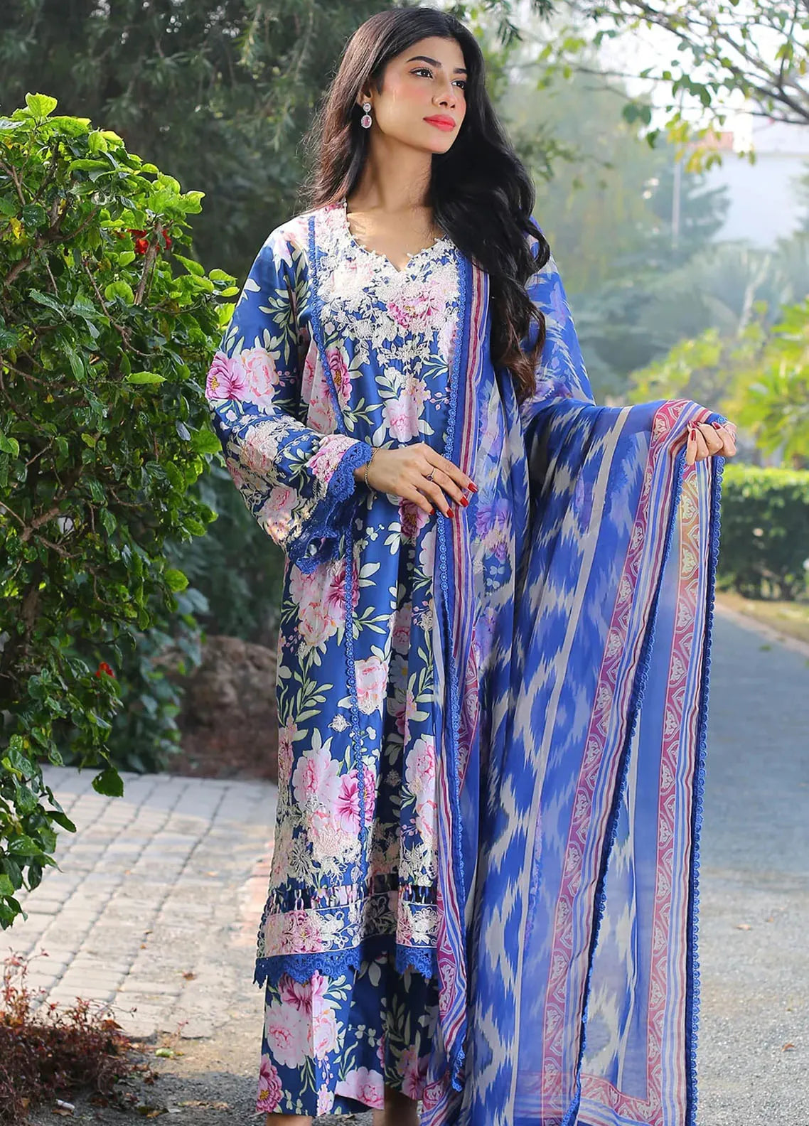Zyna Embroidered Lawn Suit Unstitched 3 Piece ZYN25L D7-Verya - Summer ...
